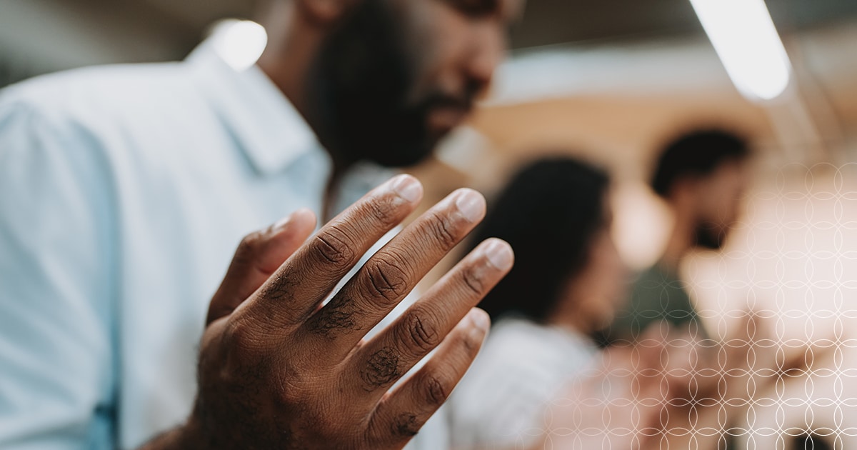 30 Prayers of Praise to God